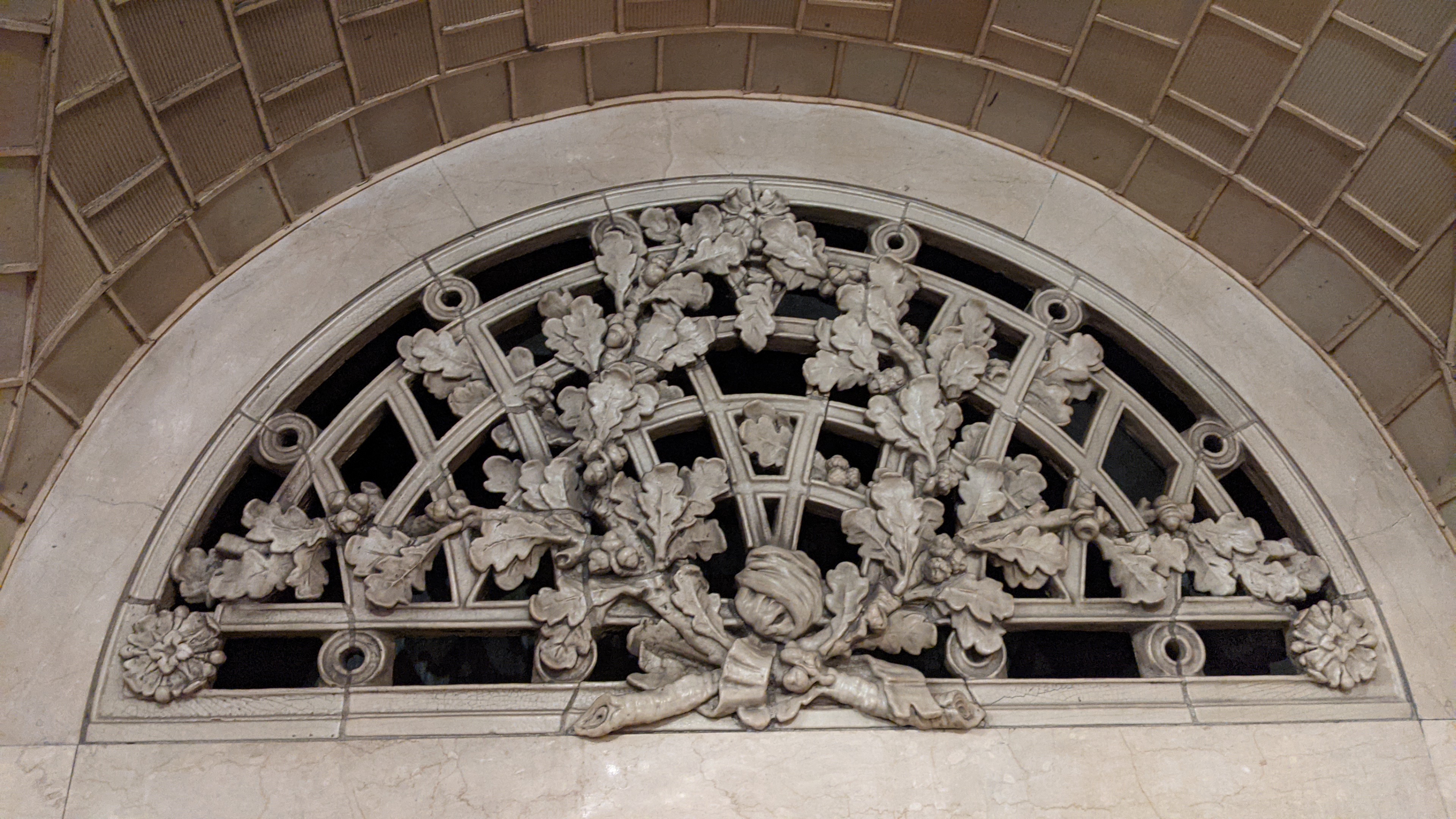 Vanderbilt's Oak Leaves And Acorns At The Grand Central Terminal — City ...